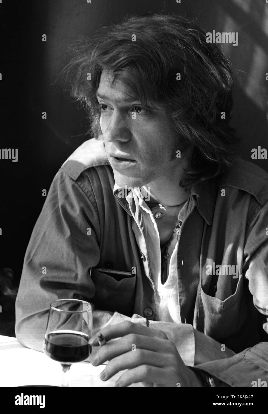 Aage storlokken current ntb cigarettes smoking red wine alone hi-res ...