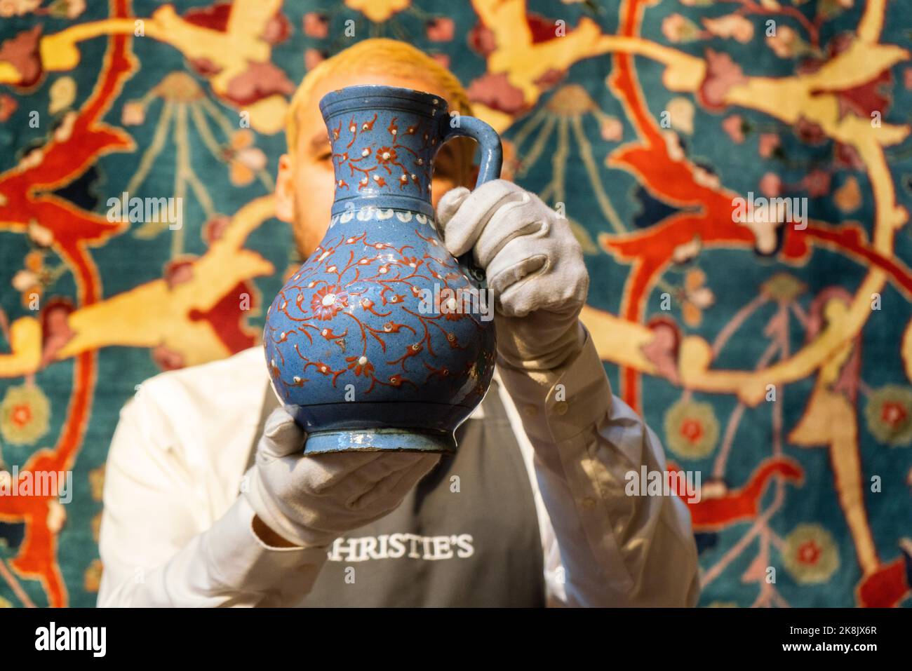 Iznik slipware pottery jug hi-res stock photography and images - Alamy Iznik slipware pottery jug hi-res stock photography and images - Alamy