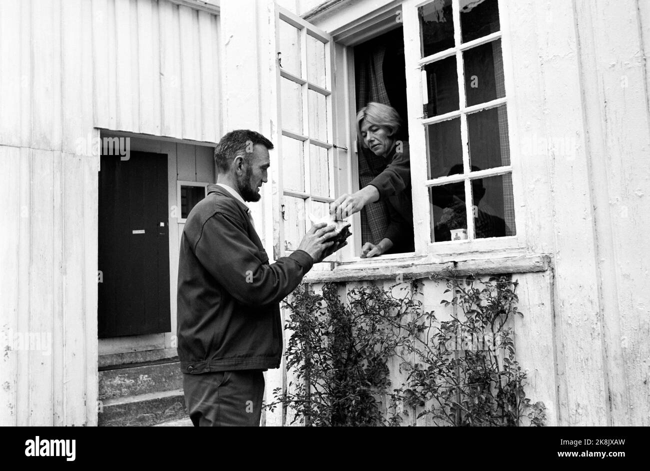 Grimstad October 1968 Author, cartoonist and Kåsør Odd Børretzen have ...