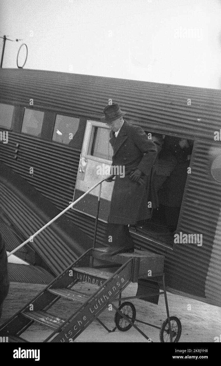 19420215 hi-res stock photography and images - Alamy