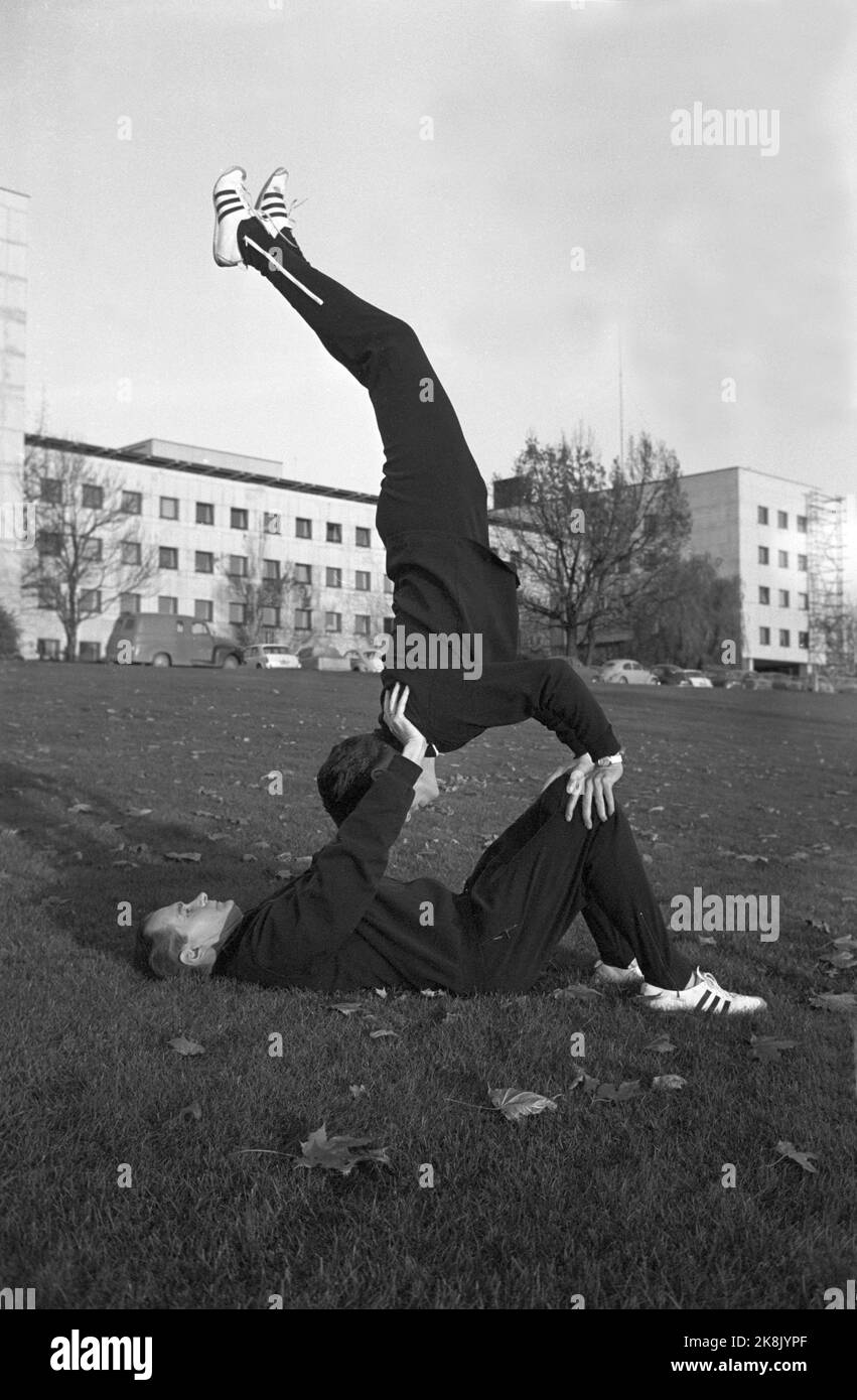 Oslo Høsten 1965: Denne høsten dro NRK igang trim-kampanjen "Bøy og tøy ...