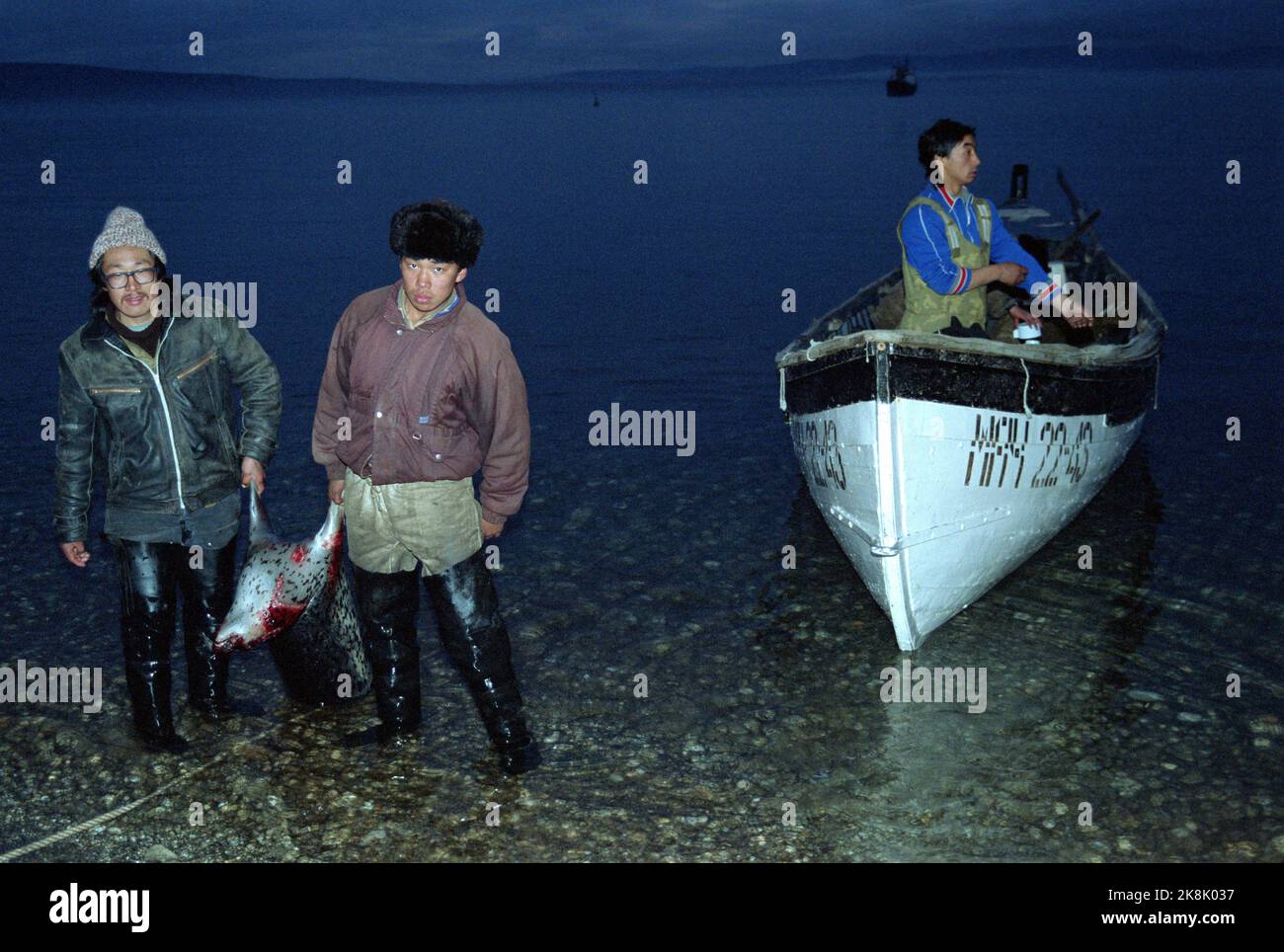 19900930 Four Eskimos and a cheater in a small village at the very end ...