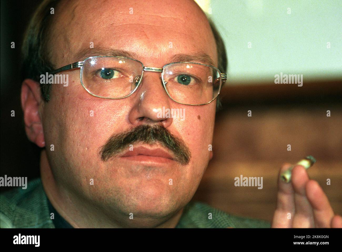 Gunnar lier scanfoto ntb cigarettes smoking glasses alone portrait hi ...