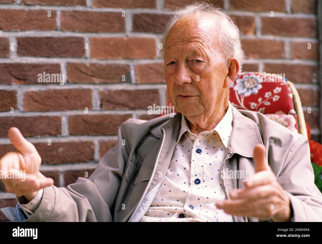 Oslo 19880718: Author Nils Johan Rud in his home on his 80th birthday ...