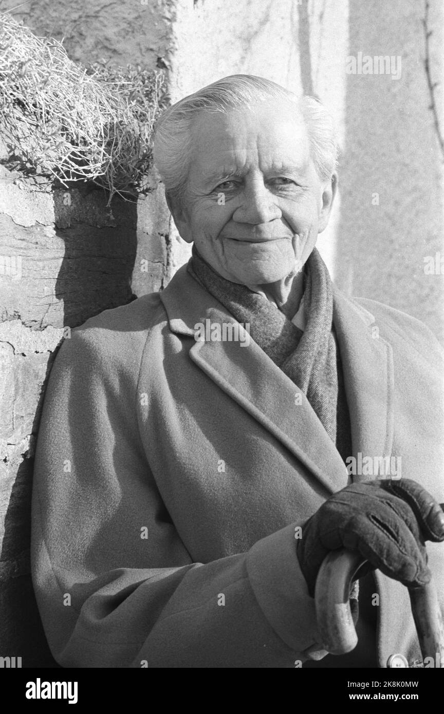 Bergen 19890404. Former bank manager and Right-wing politician Sjur ...