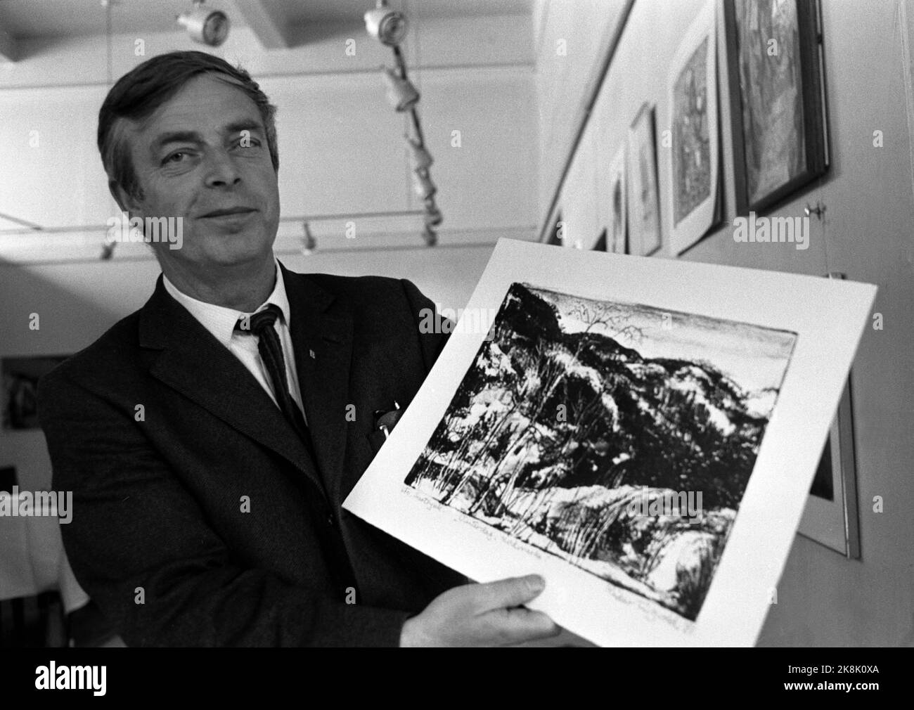 Oslo 19710420 artist Reidar Fritzvold with one of his works. Photo: NTB ...