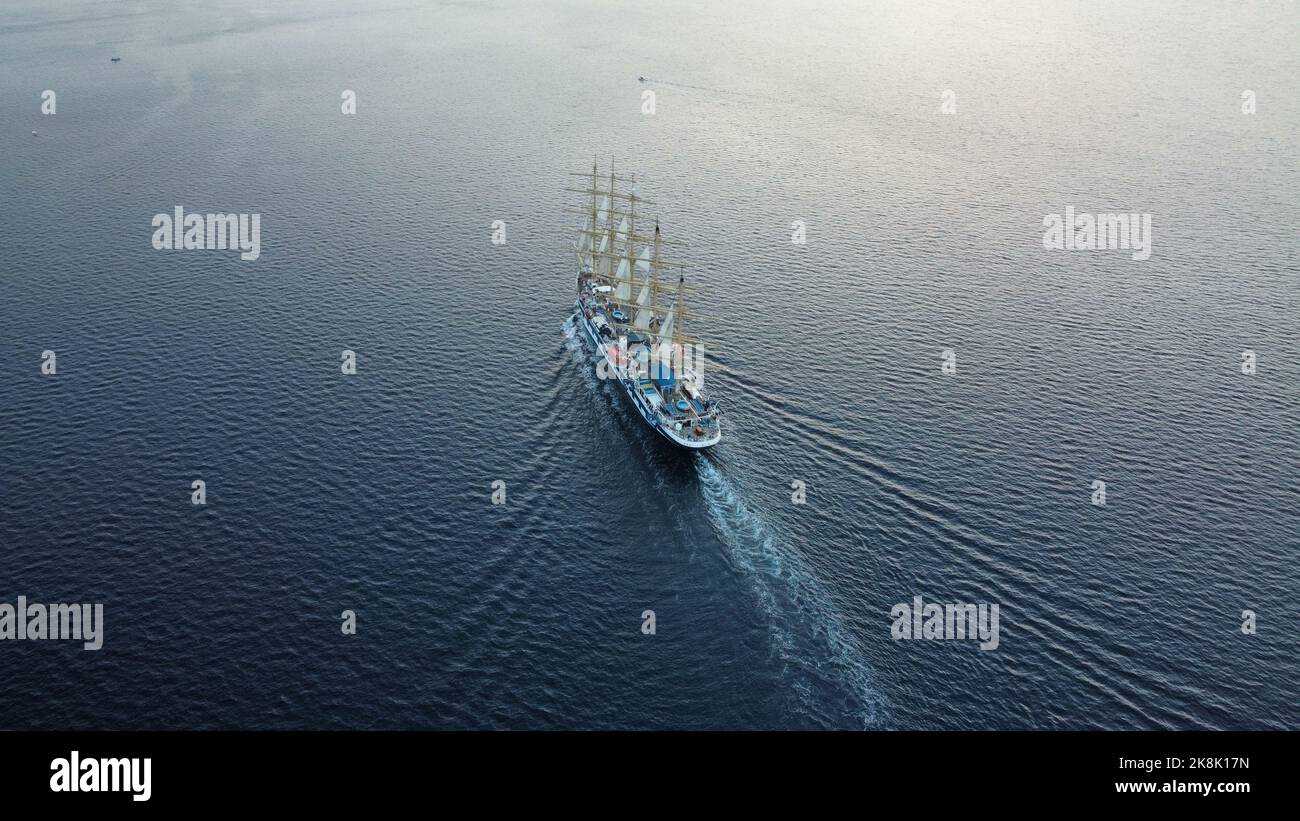 An aerial view of a sailboat in the ocean Stock Photo - Alamy