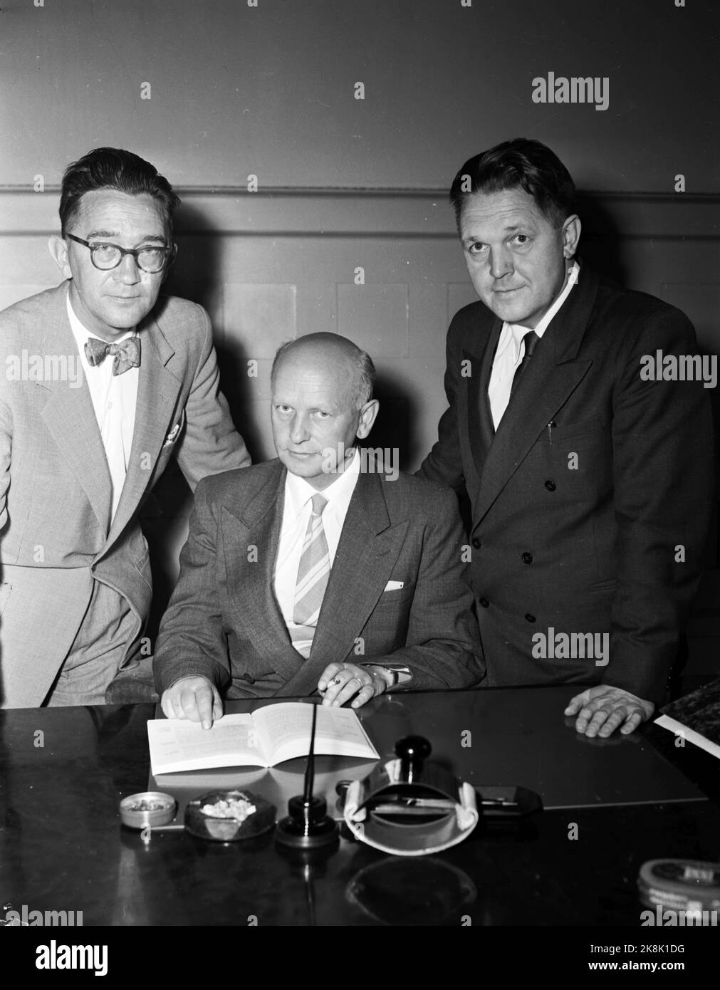 Oslo 195406. Eg. City Manager Egil Lothe (Ministry of Finance), bank ...