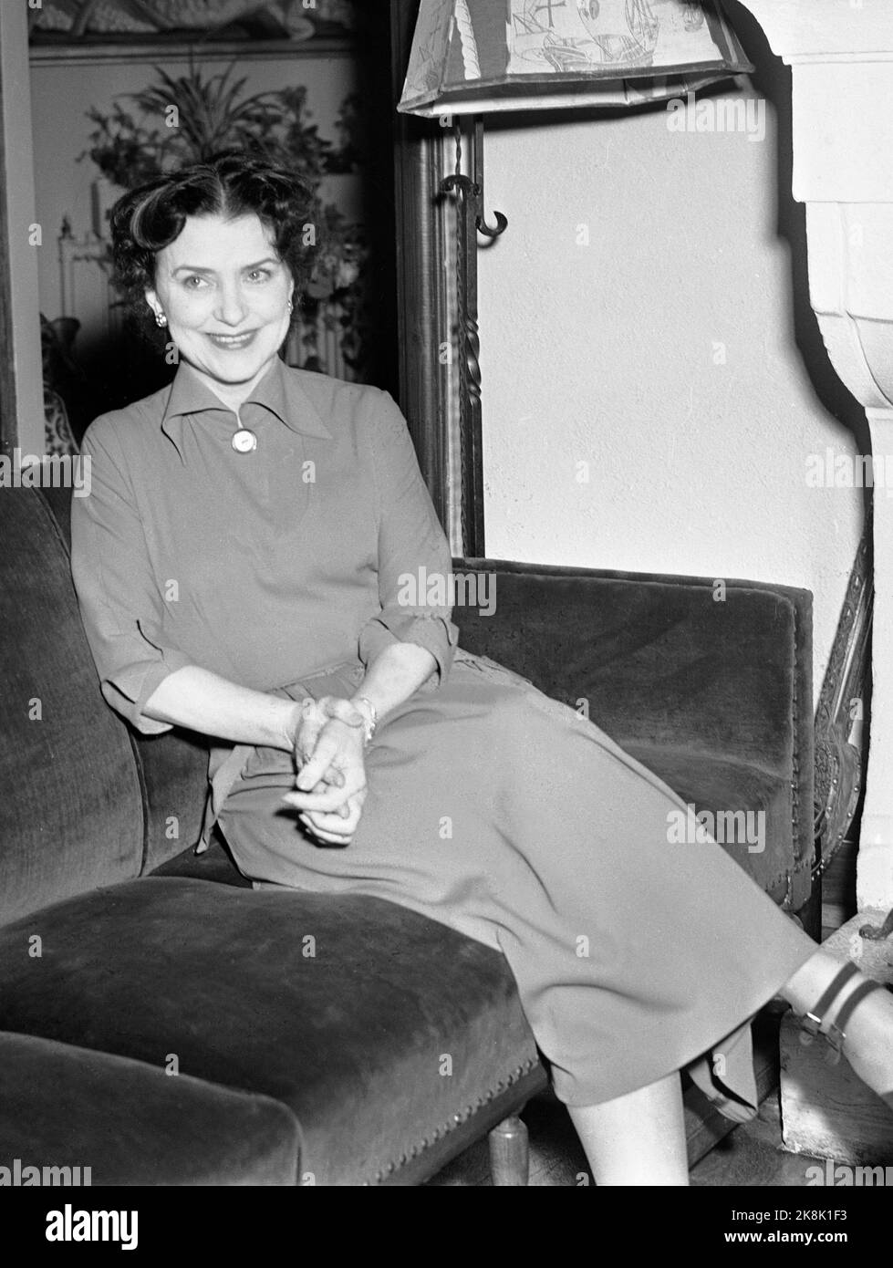 19520417 hi-res stock photography and images - Alamy