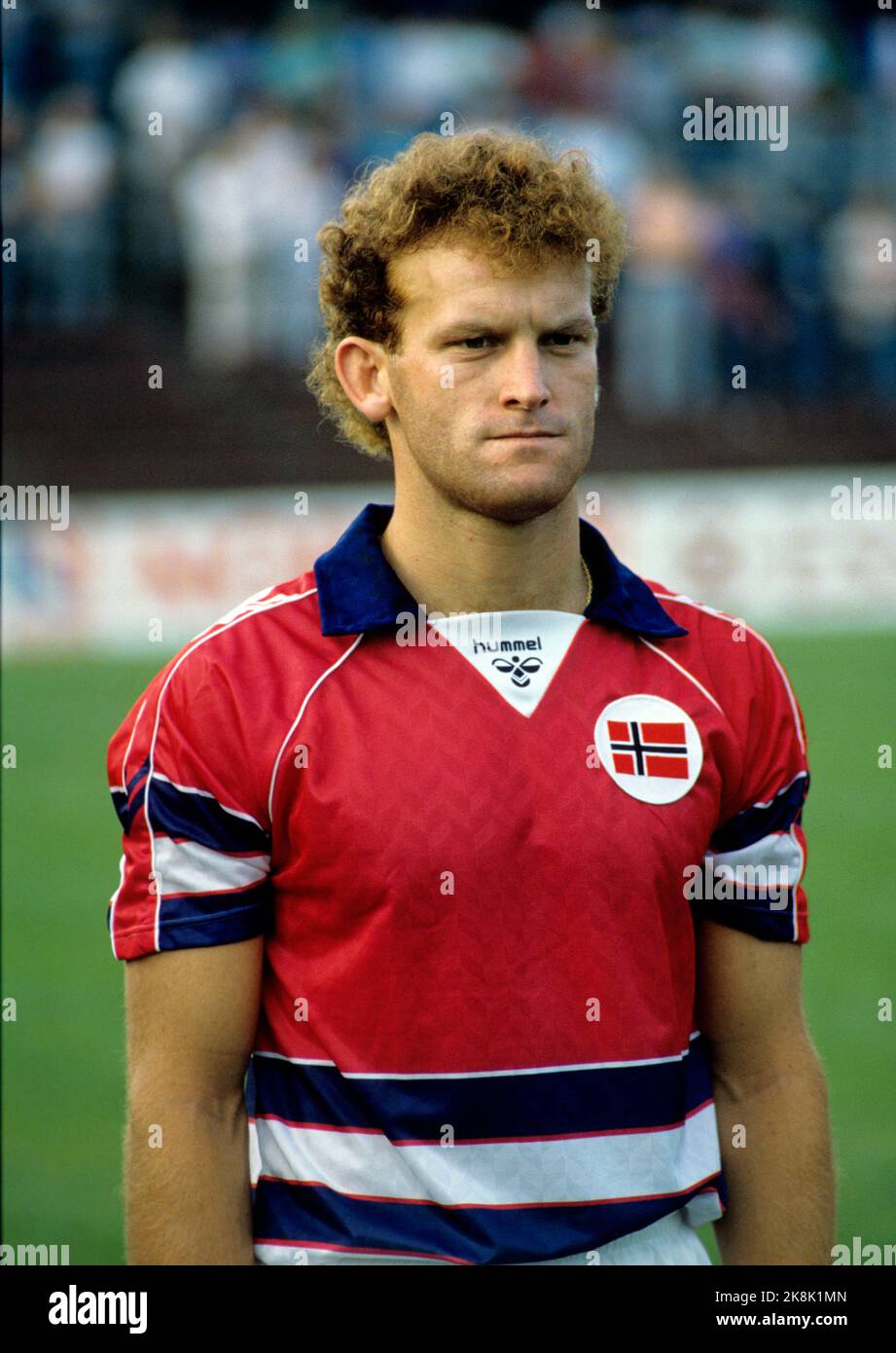 Olav olsen scanfoto ntb soccer alone portrait hi-res stock photography and images - Alamy