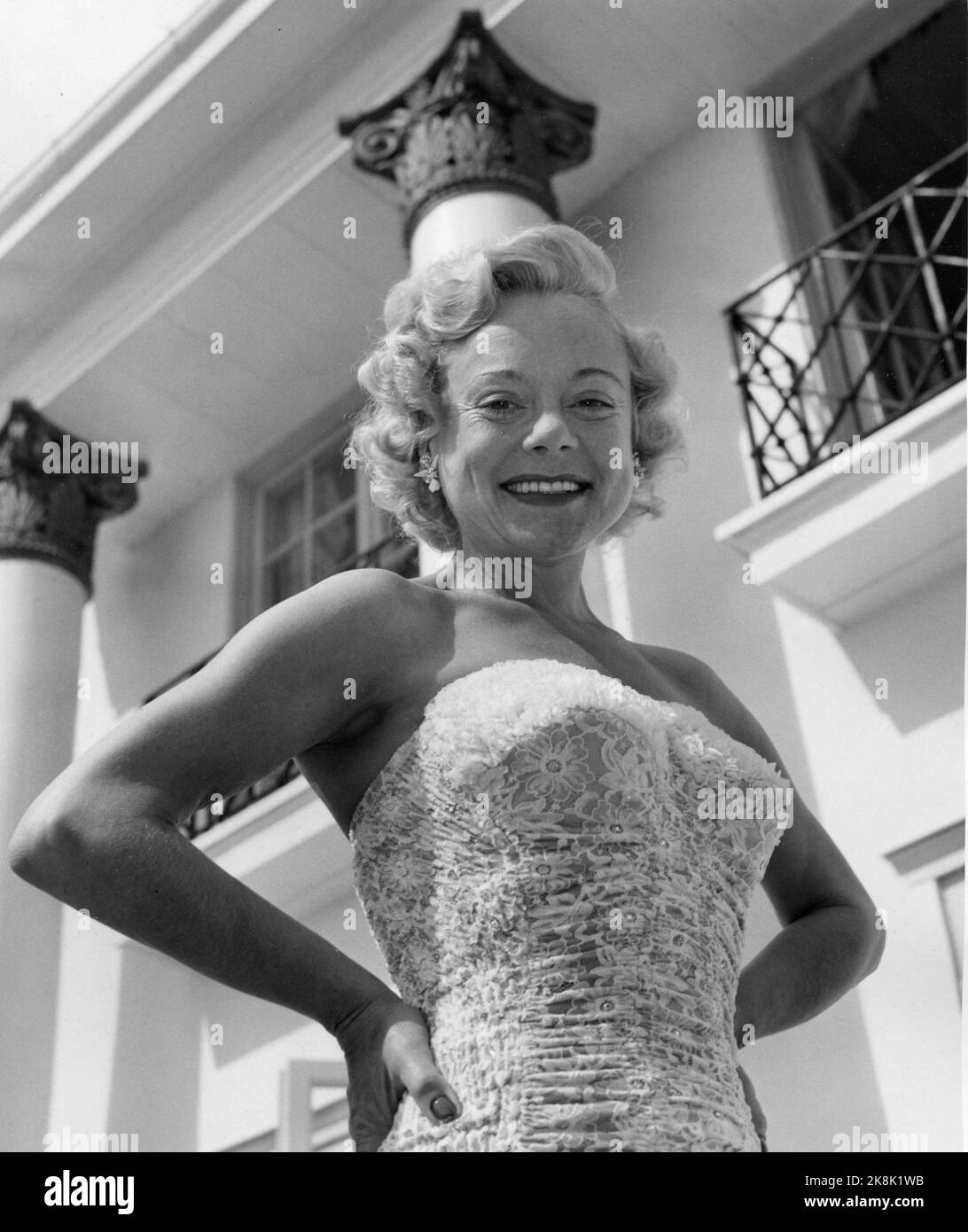 Oslo 195609: The art runner and actor Sonja Henie outside his and her ...