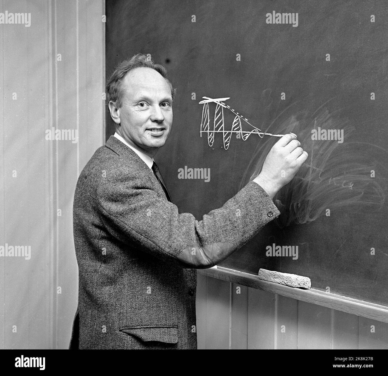 Oslo 19640514 Professor at the University of Oslo Otto Bastiansen ...