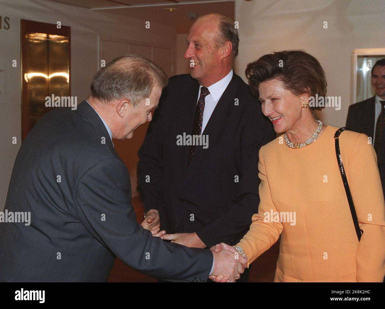 Terje bendiksby pool the norwegian royal house handshake hi-res stock photography and images - Alamy