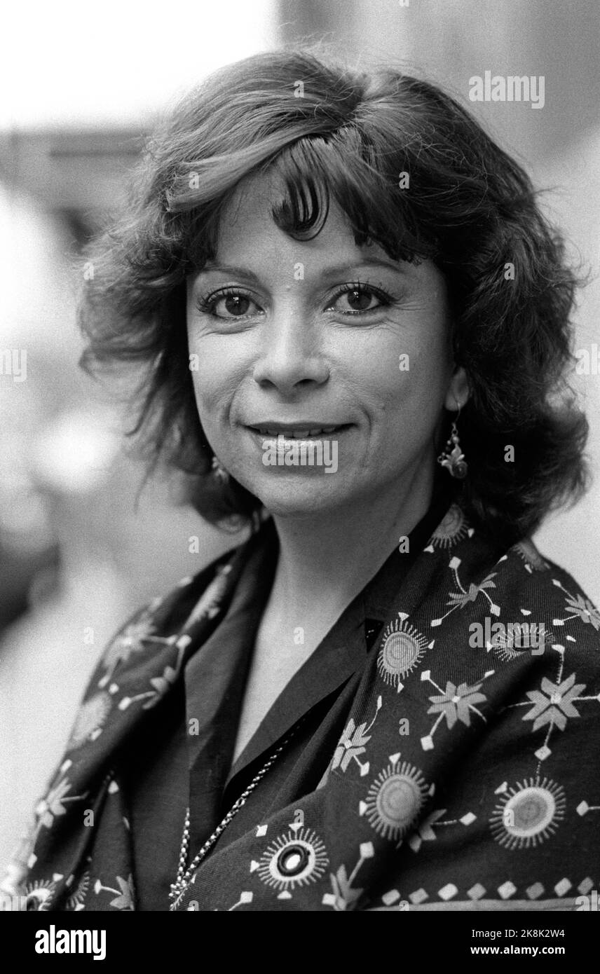 Isabel allende author Black and White Stock Photos & Images - Alamy