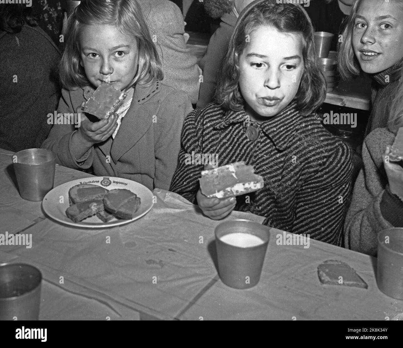 Oslo 19470111 A day at Bjølsen school. Nationwide drawing competition ...
