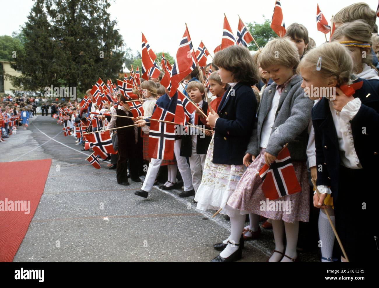 Inge gjellesvik ntb ntb children flag hi-res stock photography and ...