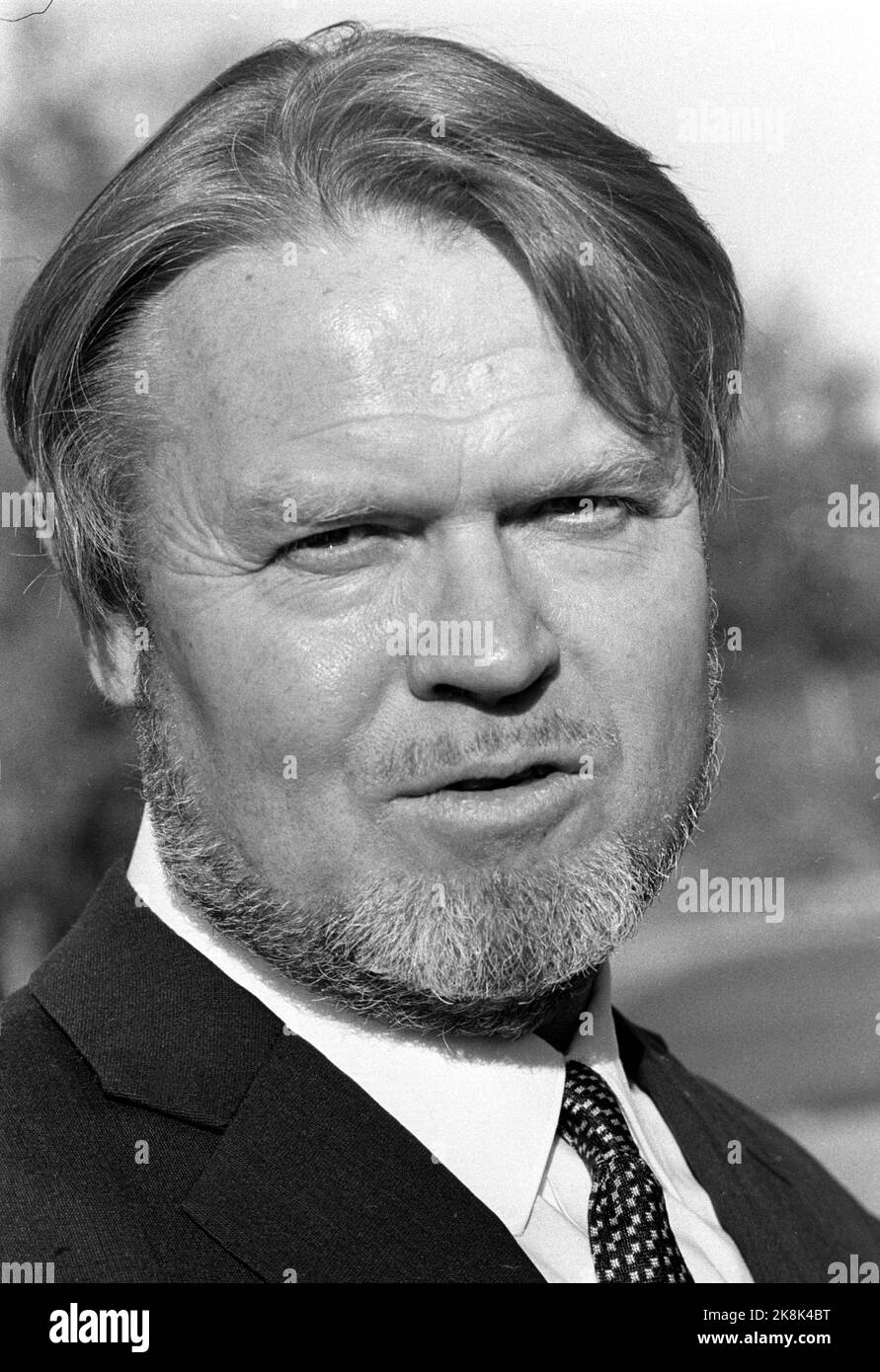 Hovikodden 19701012 artist arnold haukeland 1920 1983 hi-res stock ...