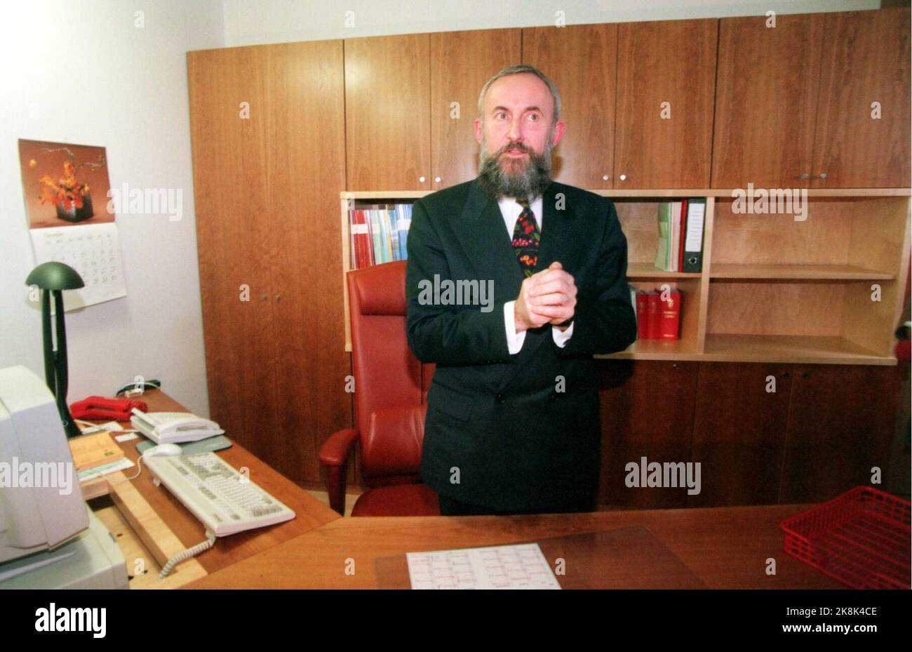 Oslo 19961129: The new planning Minister Bendik Rugaas (Ap) in his office. Photo: Tor Richardsen ...