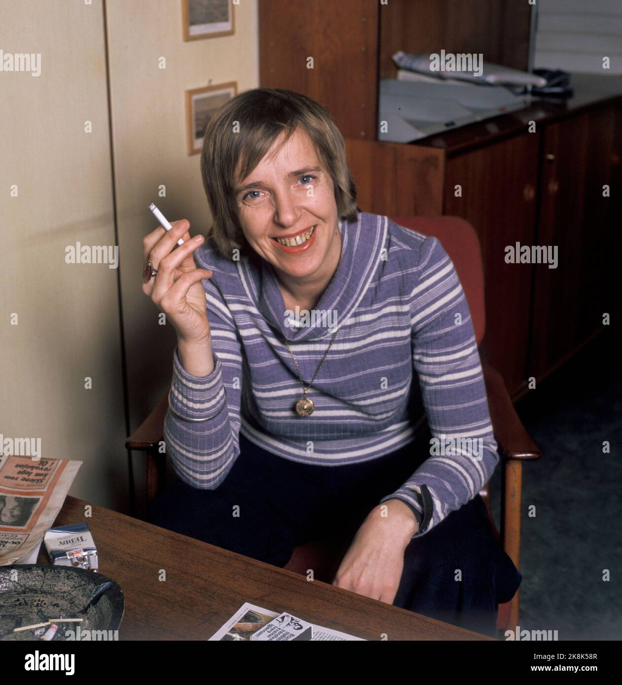 Journalist bitten modal photo hi-res stock photography and images - Alamy