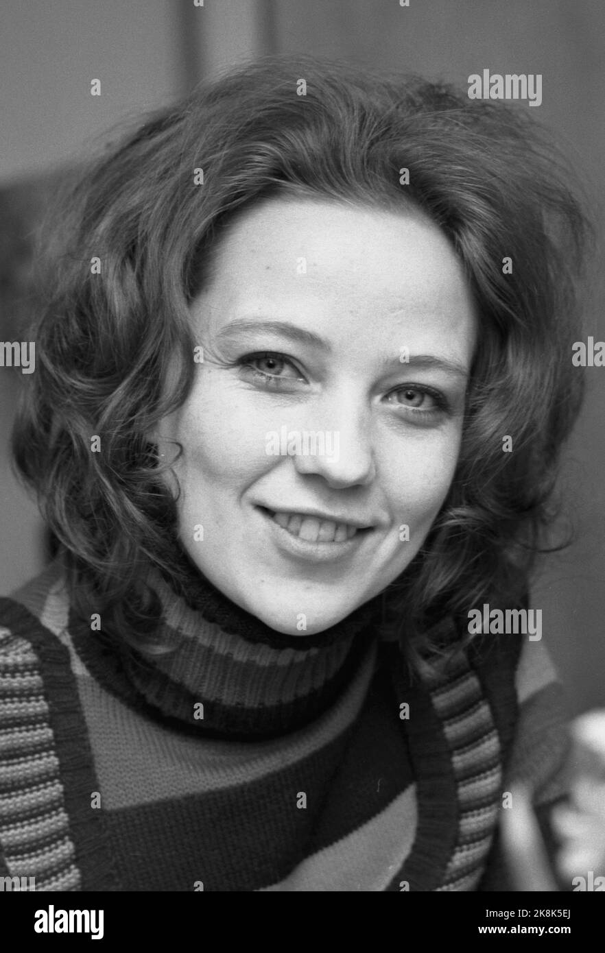 Drammen 19720226. Lille Grethe, Mrs. Grethe Kausland 24 years married ...