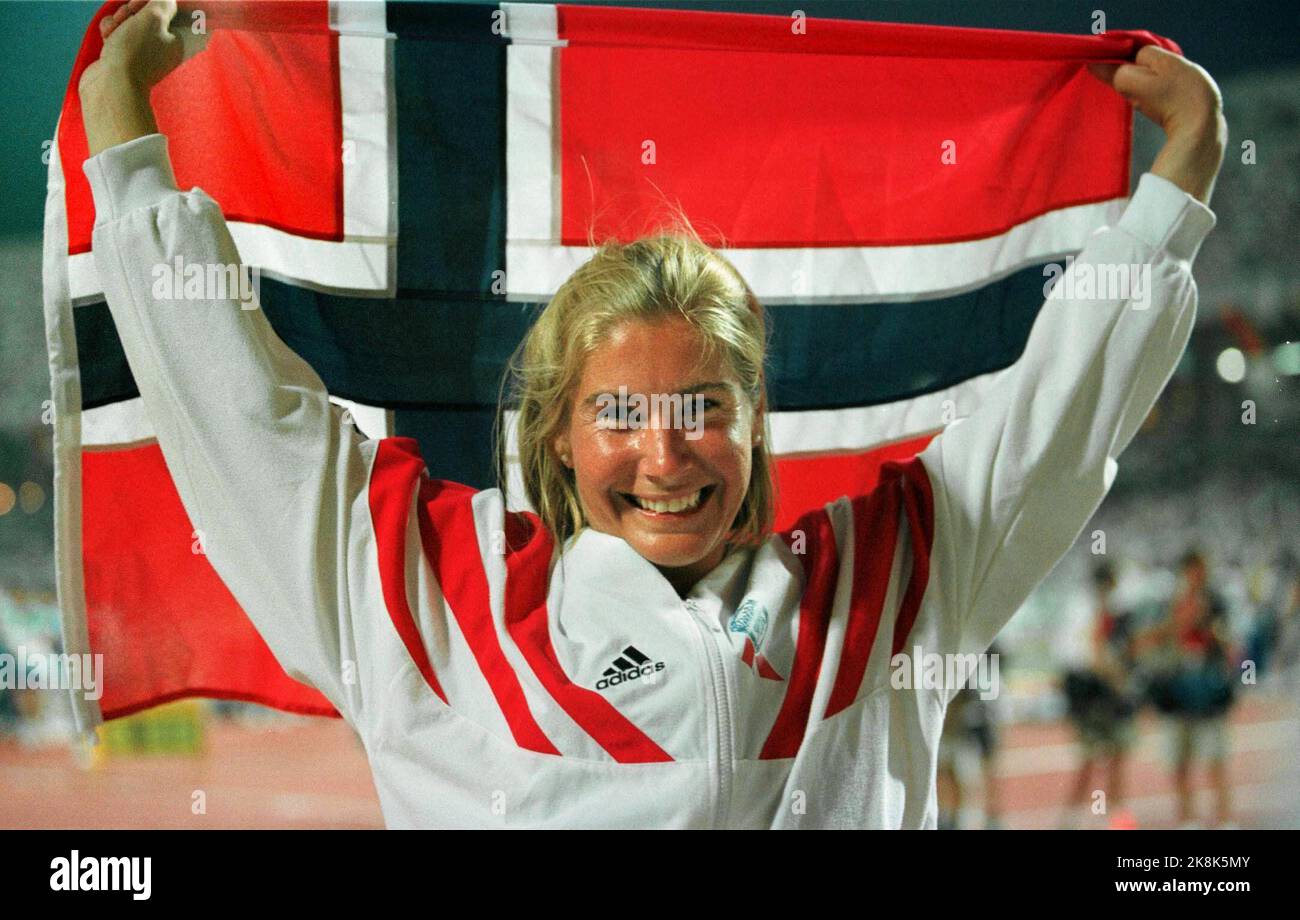 Erik johansen ntb happiness alone portrait flag hi-res stock ...