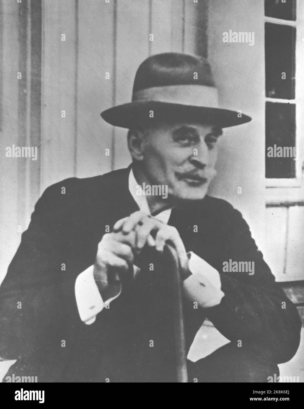 Knut Hamsun, Norwegian author. Here with cane and hat Stock Photo - Alamy