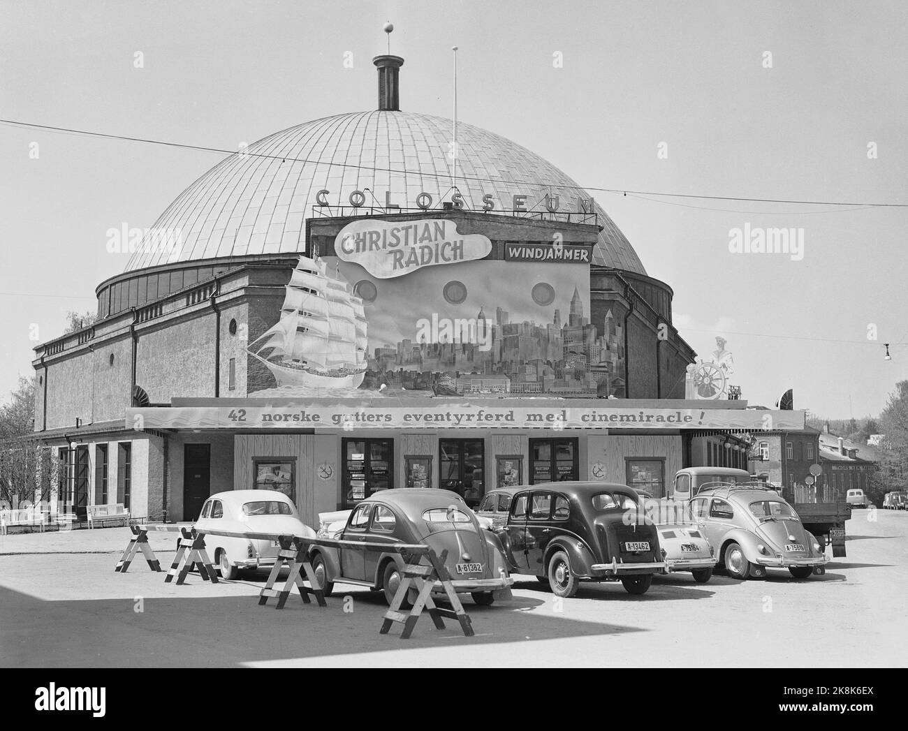 Jan nordby ntb ntb cars cinemas exterior posters hi-res stock ...