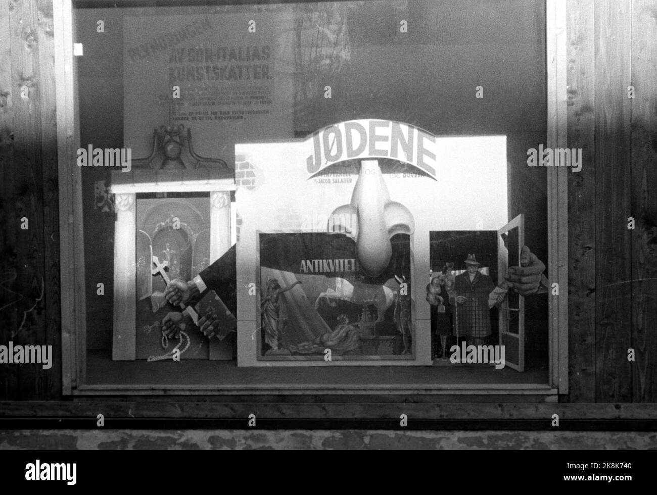 WW2 Oslo 19440506 German Statsban's information office. Here's window ...