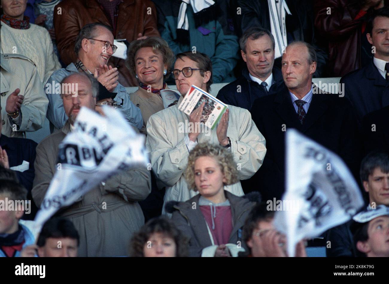 Jorn h moen ntb soccer spectators the norwegian royal house hi-res stock photography and images ...