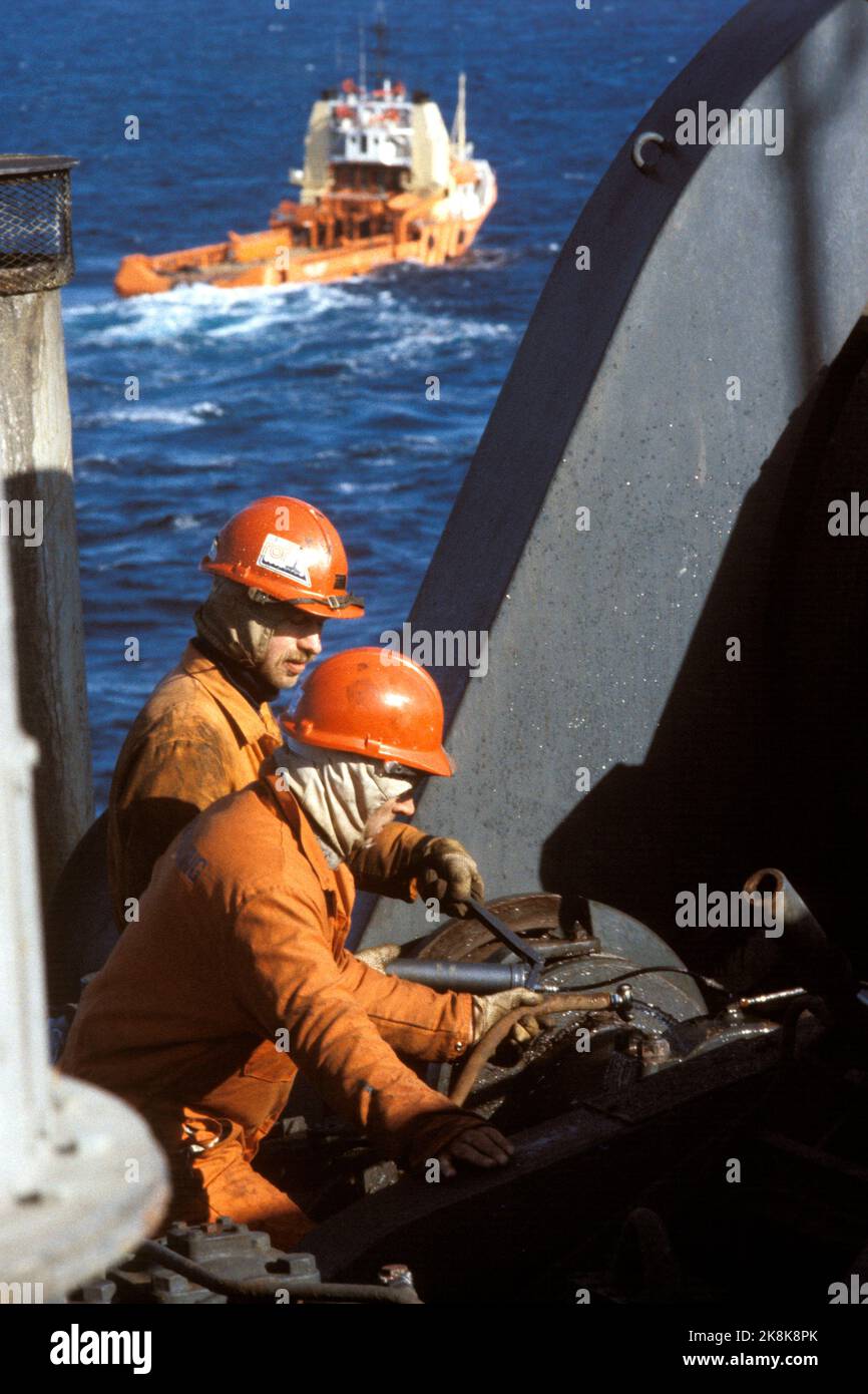 1982 oil drilling drilling photo hi-res stock photography and images ...