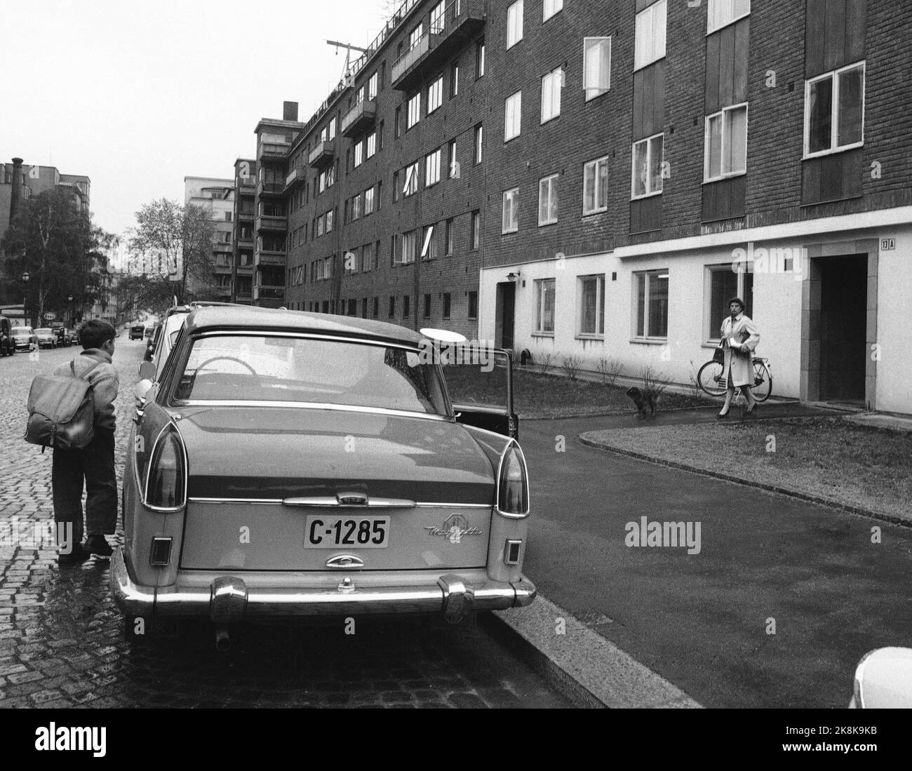 Current ntb the norwegian royal house relocation cars hi-res stock ...