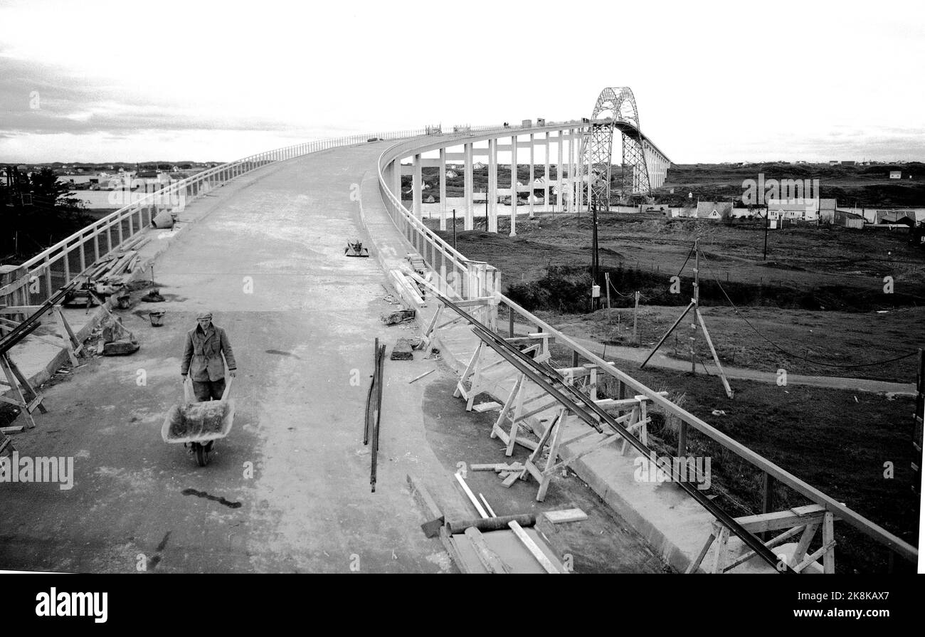 Karmøy 19551022 The opening of the Karmsund bridge is imminent. The ...