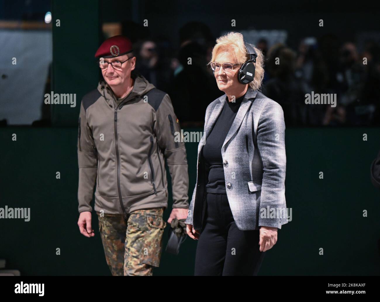 Calw, Germany. 24th Oct, 2022. During her visit to the Special Forces ...