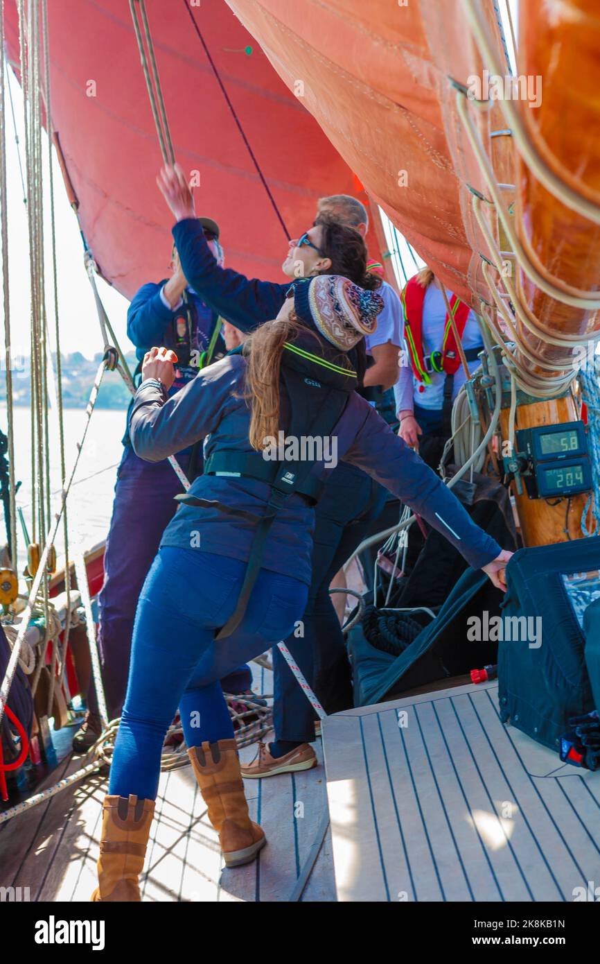 Crew working aboard the traditional gaff cutter "Jolie Brise" in the Solent, Hampshire, UK Stock ...