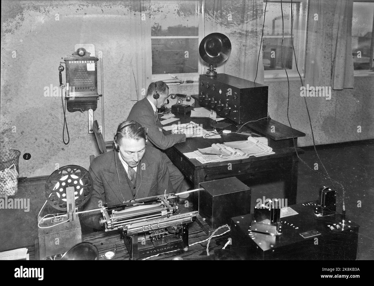 Oslo .. 20-30s: NTB Interior, employees at work. Location, date and ...