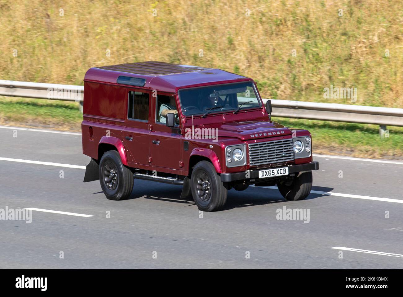 Land rover defender 2015 hi-res stock photography and images - Alamy