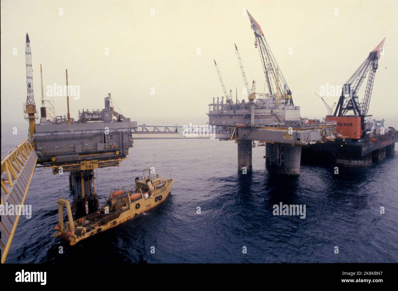 Henrik laurvik ntb boats oil drilling walkway oil platforms hi-res ...