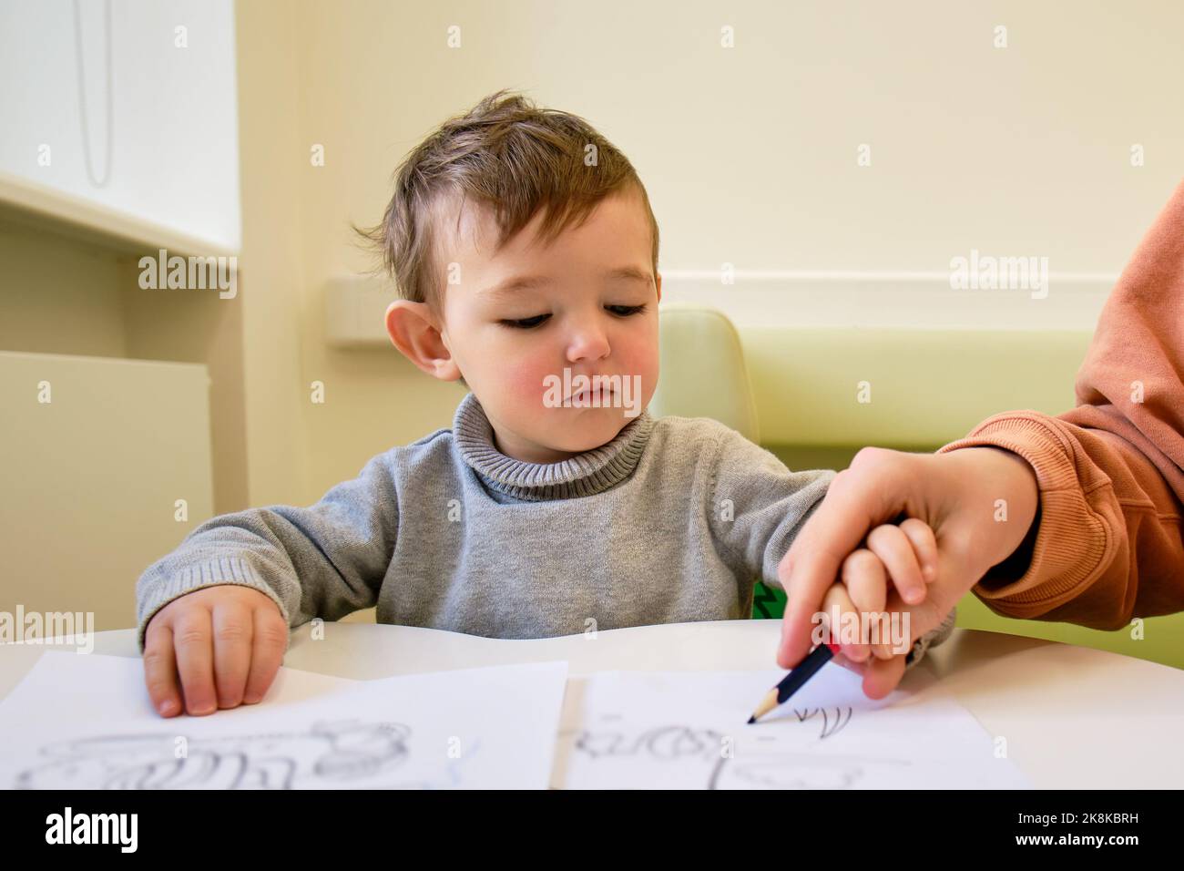 Mother daughter coloring book hi-res stock photography and images - Alamy