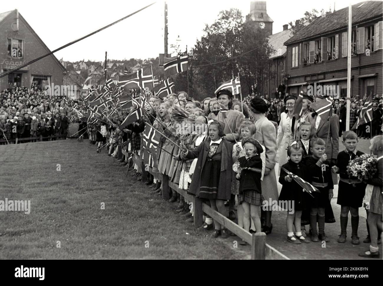 Ntb archive ntb happiness crowd restoration flag hi-res stock ...