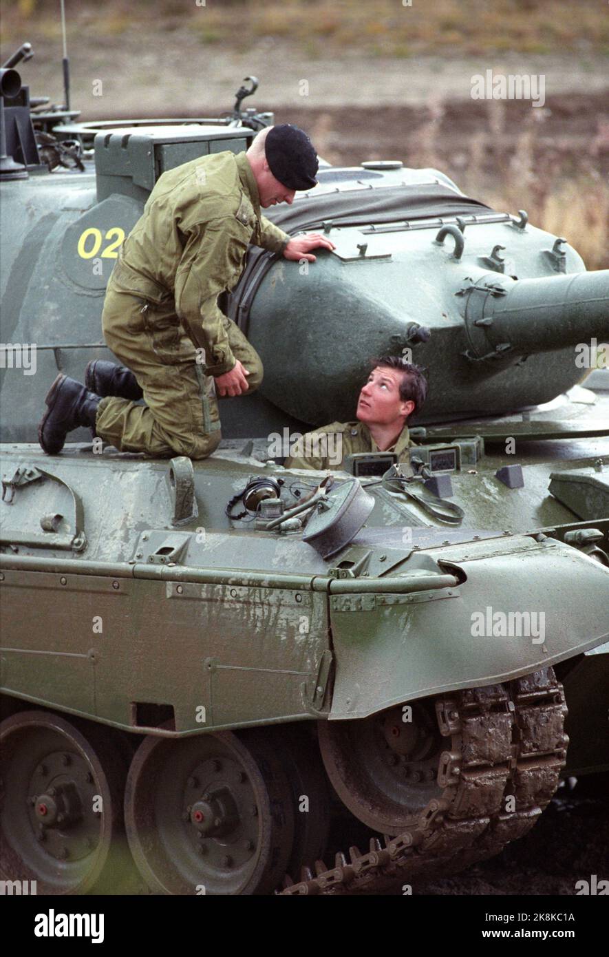 Trandum 19911003. Crown Prince Haakon visits Trandum, the army. Here he ...