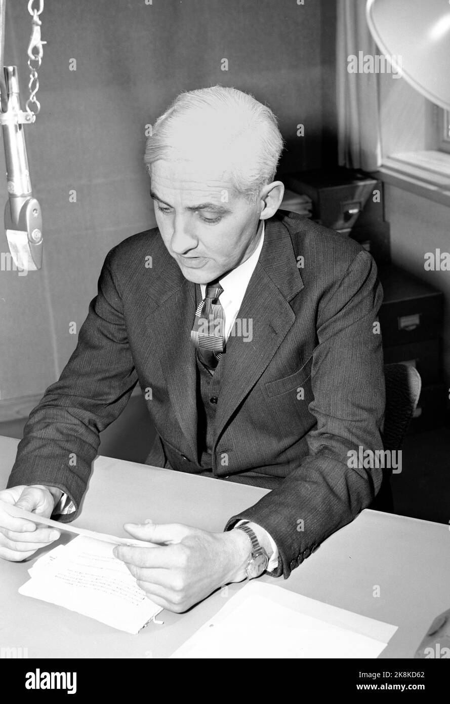 Oslo March 1949 Known votes in NRK Radio. Here editor Karl Lyche in ...