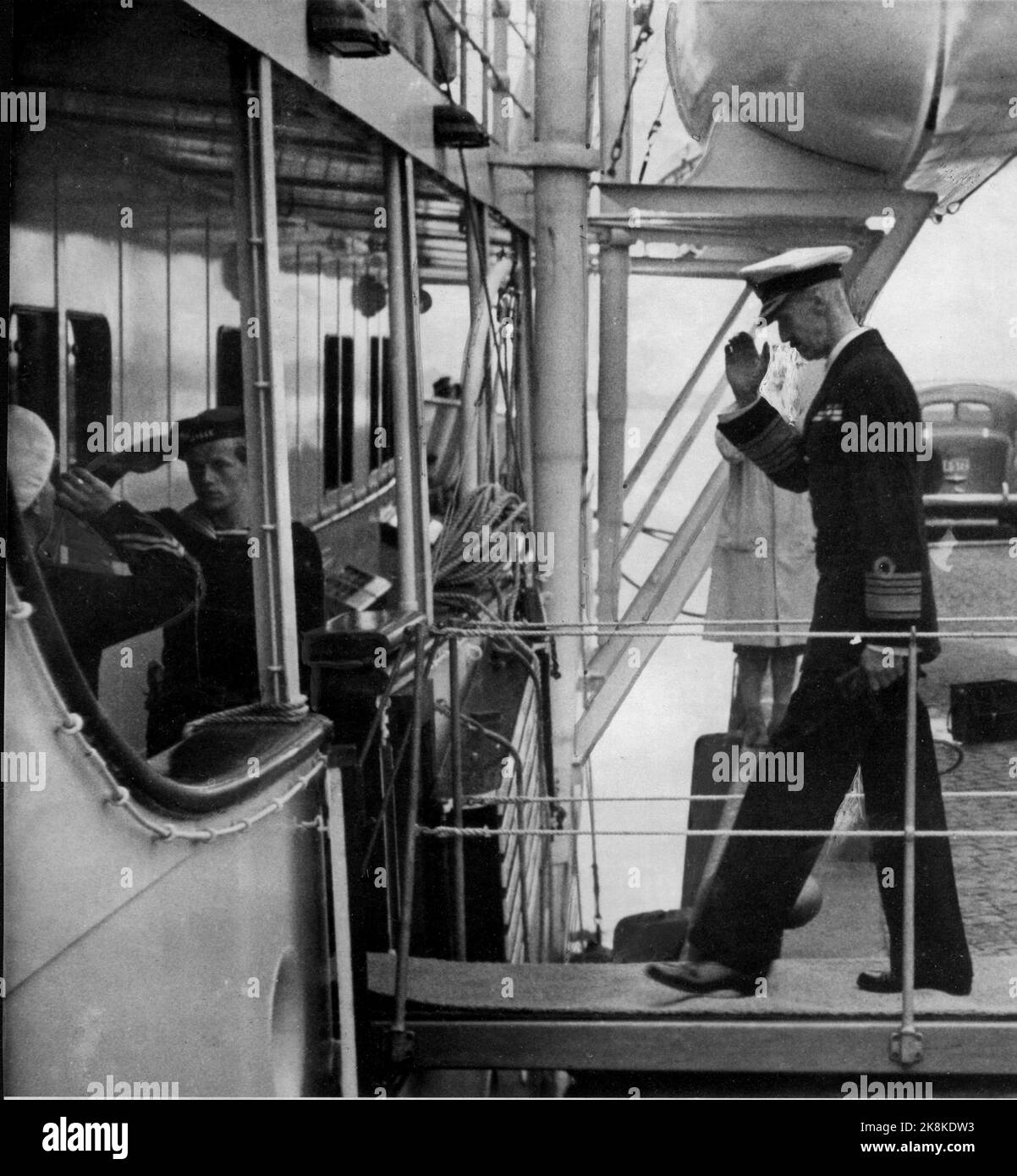 Handover gift Black and White Stock Photos & Images - Alamy