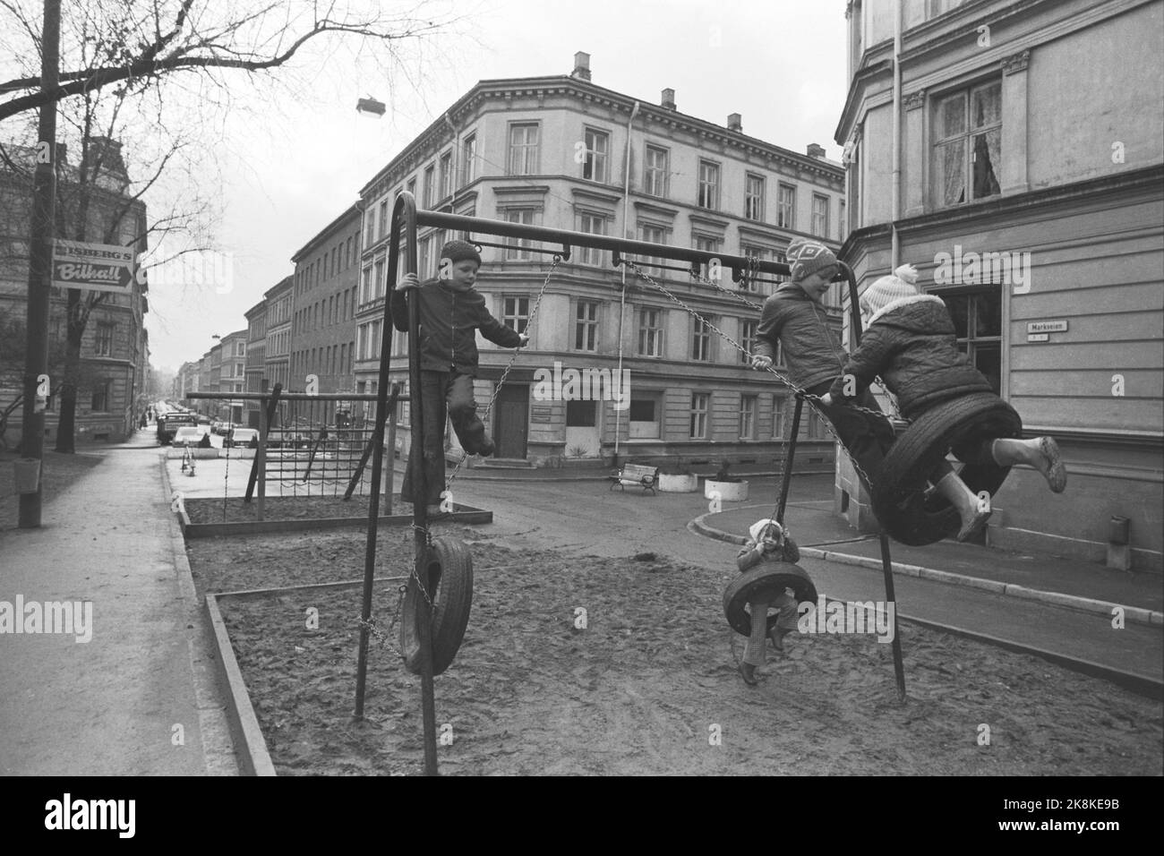 1975 children play in the oslogates hi-res stock photography and images ...