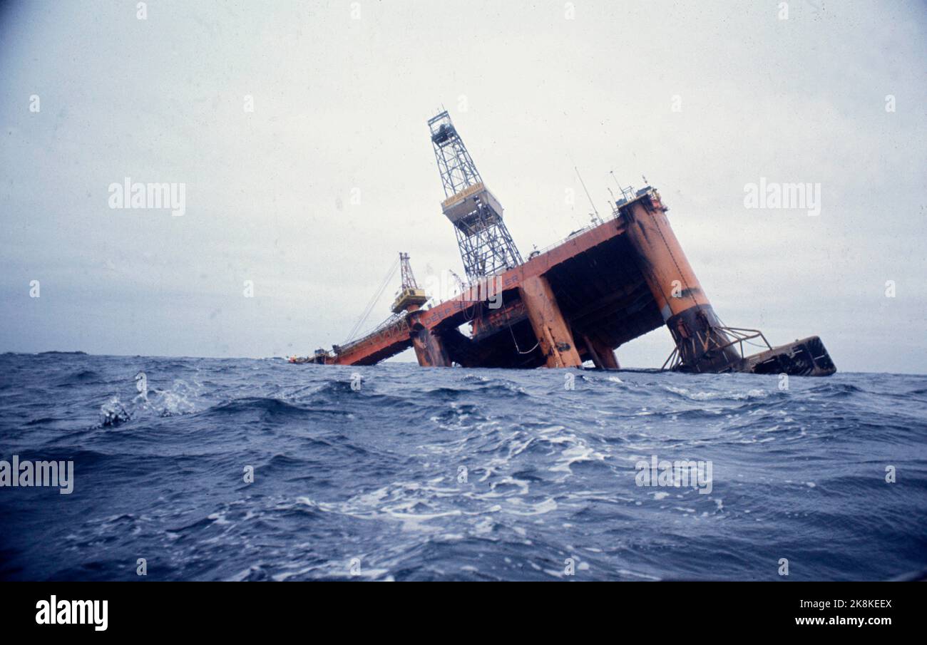 Deep sea teases hi-res stock photography and images - Alamy