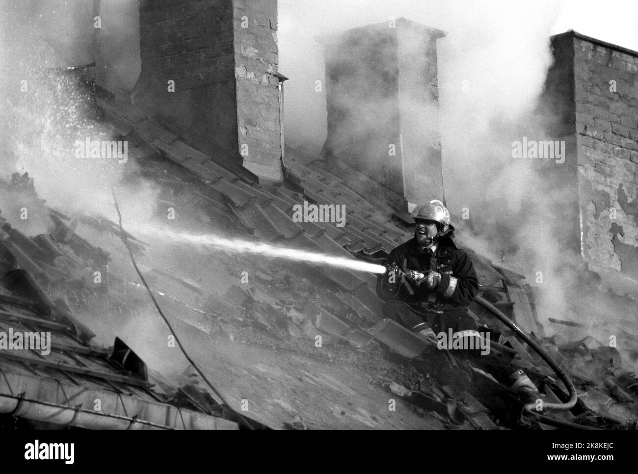 Oslo 1987-04-22: Fire in Bygård in Oslo. Fire in six -story apartment ...
