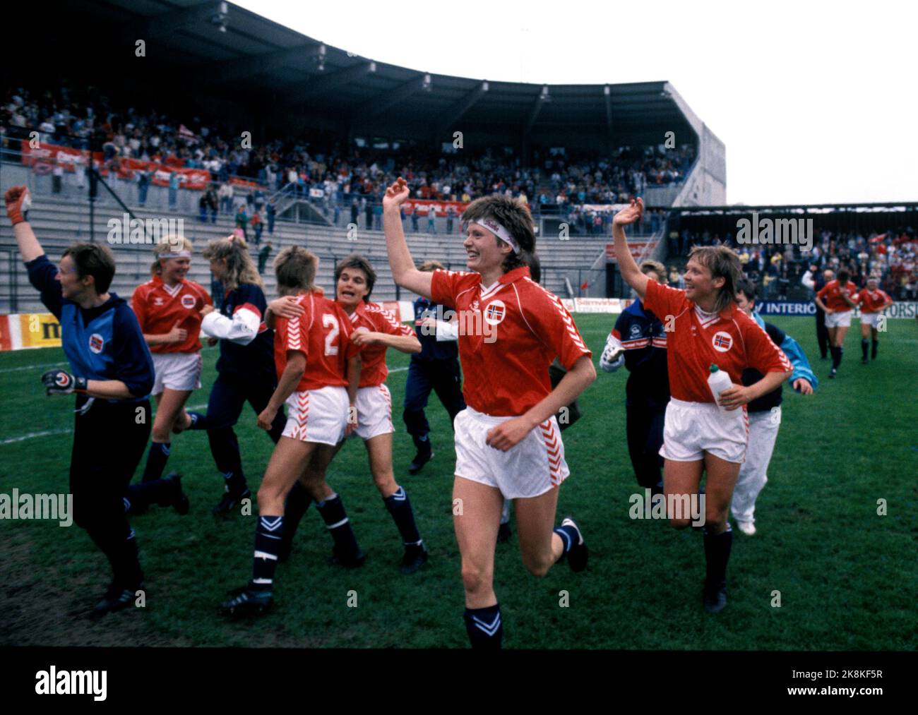 Ullevaal stadium the norwegian team rejoices over the victory hi-res ...