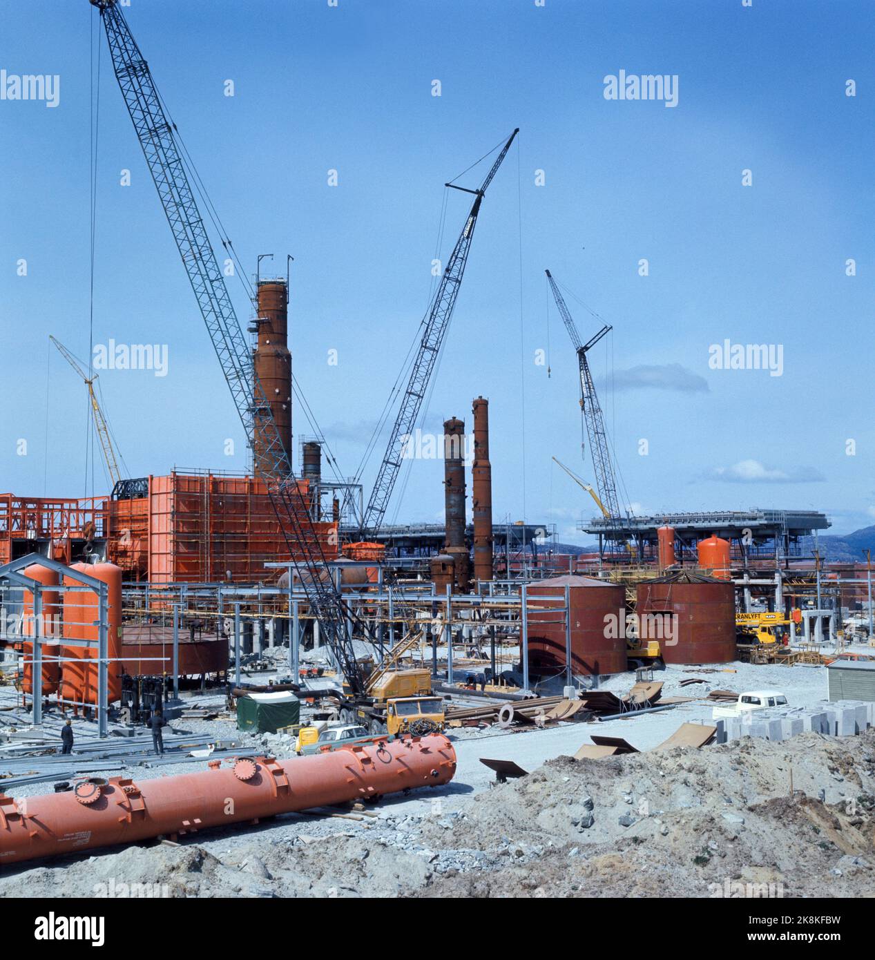 Construction cranes in action photo hi-res stock photography and images ...