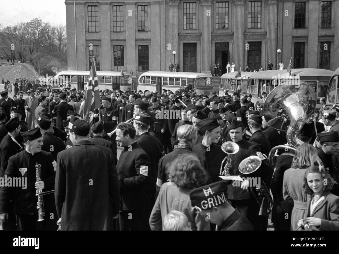 Oslo 194505: The Peace Days May 1945. The prisoners from Grini prison ...