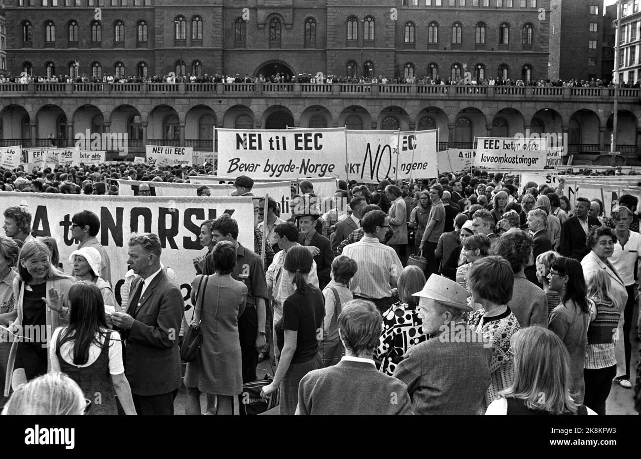 Oslo 19710607 Demonstration trains against the EEC / Common Market. One ...