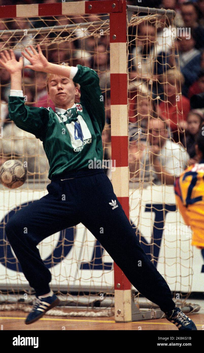 Oslo 19931205: Handball World Cup, women. Location: Oslo Spectrum ...